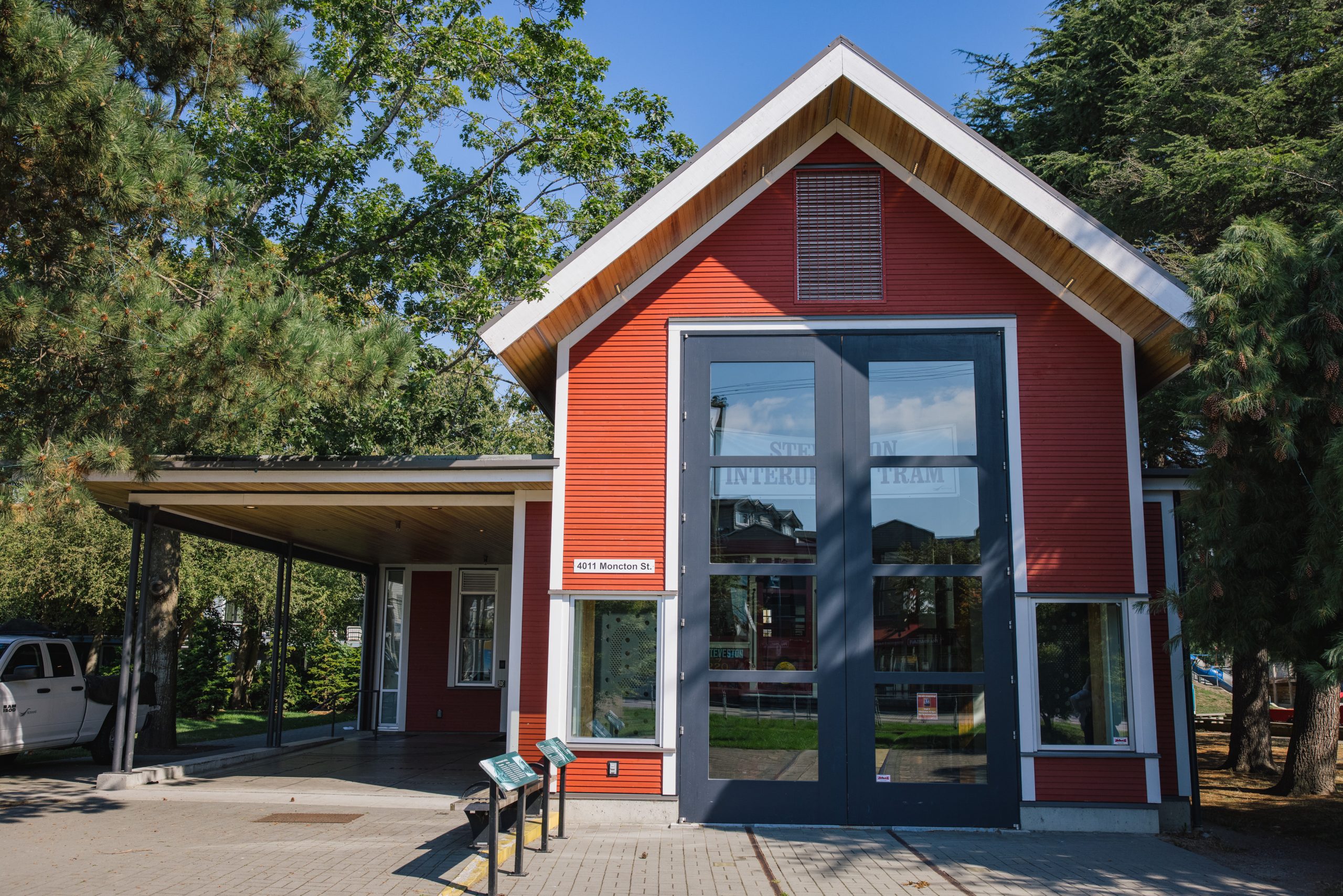 Steveston Tram - Steveston Heritage Sites - Richmond BC